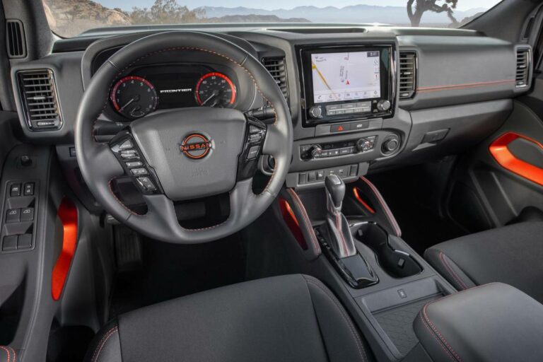 nissan-frontier-2023-05-interior-front-row-oem-scaled-1 - Diario El Vistazo