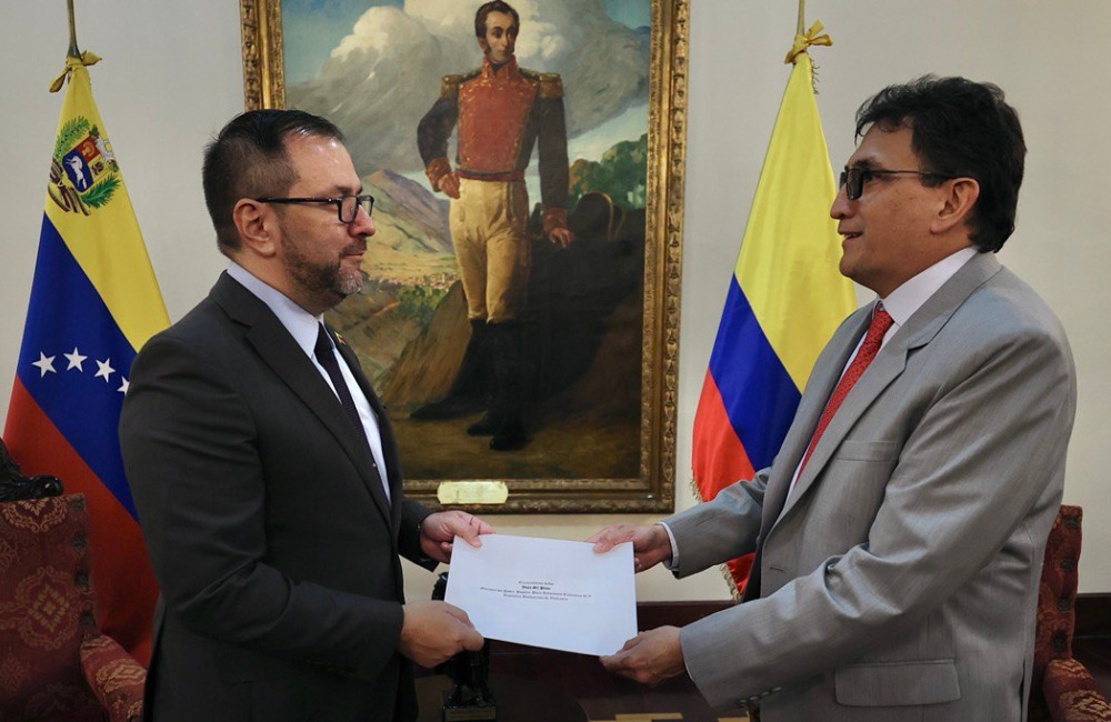 Milton Rengifo presentó en Caracas sus credenciales como nuevo ...